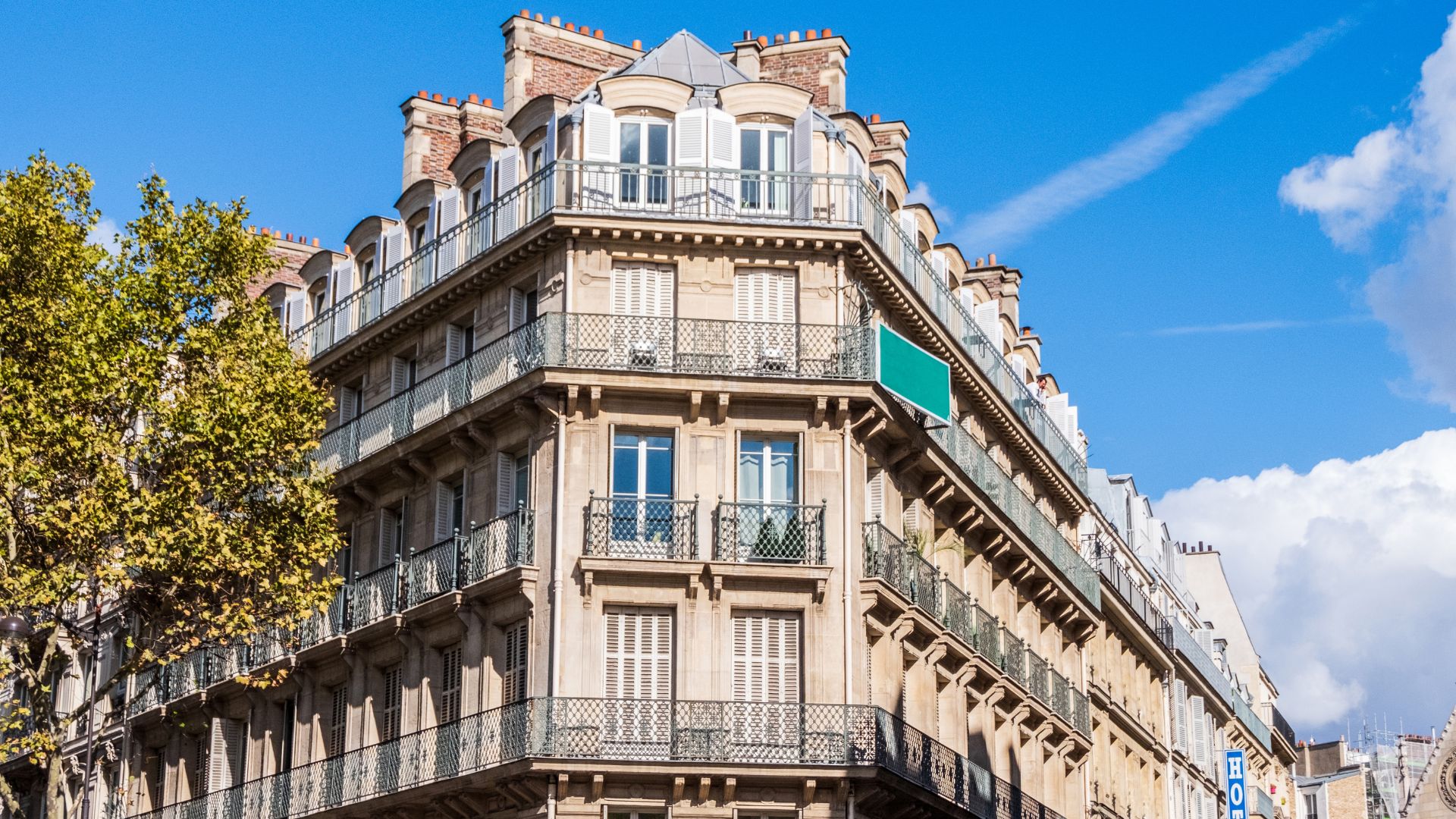 Damage prevention in buildings through real-time monitoring